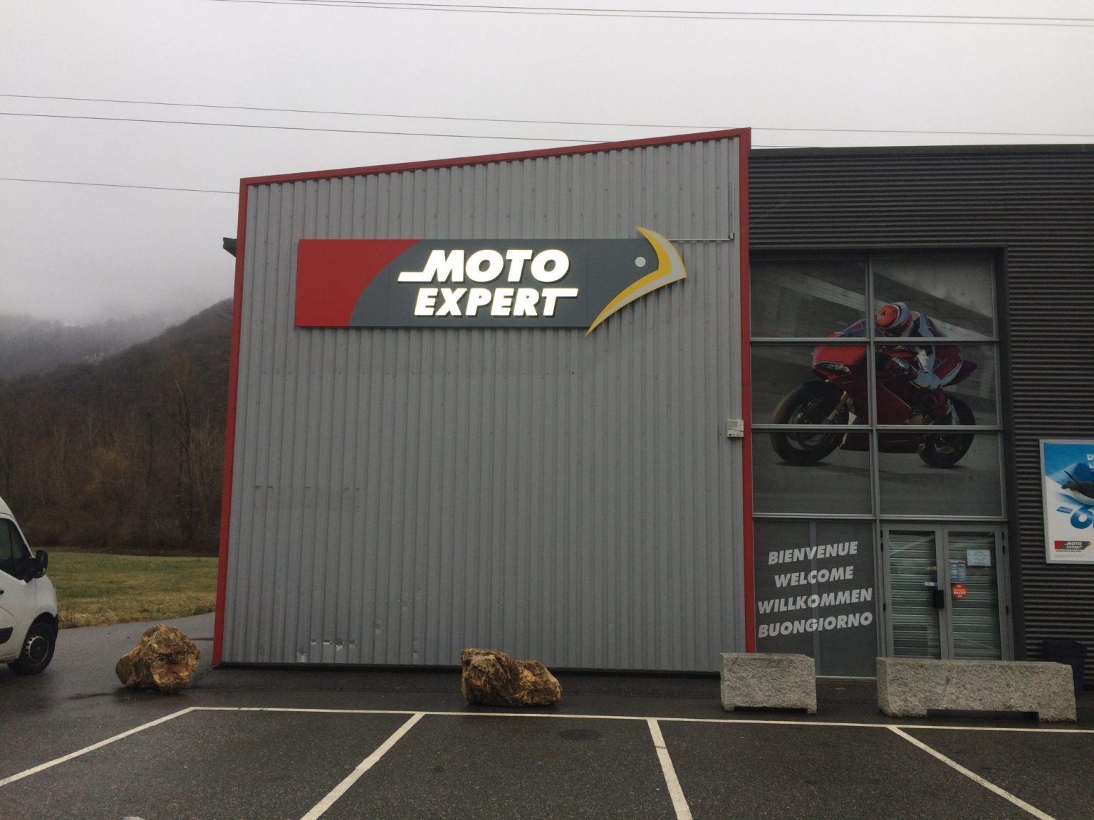 Moto Expert / caisson lumineux - Publiflash